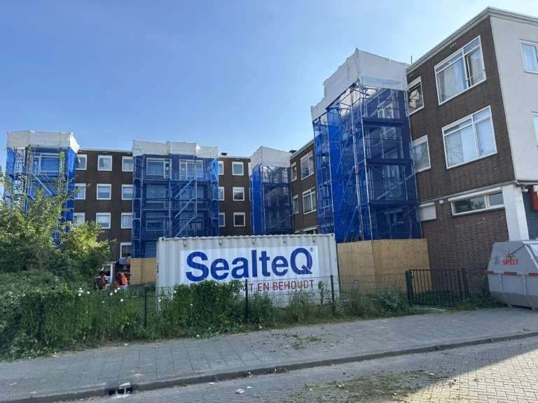 Betonvloer repareren - zelf uitvoeren of laten doen? - SealteQ
